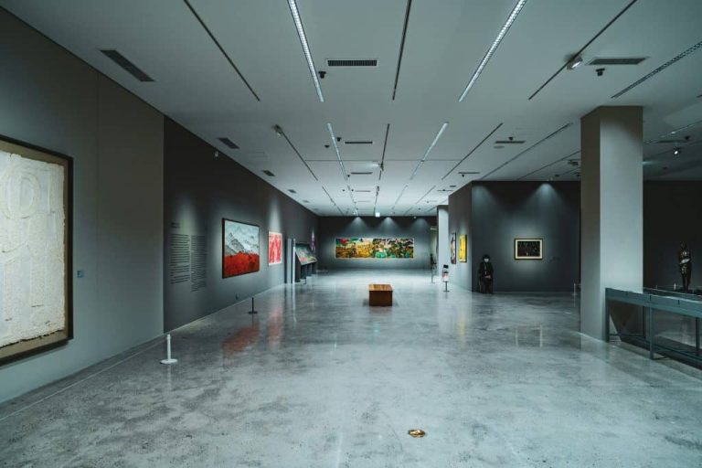 Innovative Display Techniques in Art Exhibitions